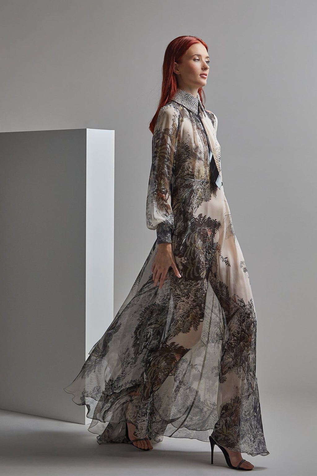 Beaded collar printed dress – HERTROVE