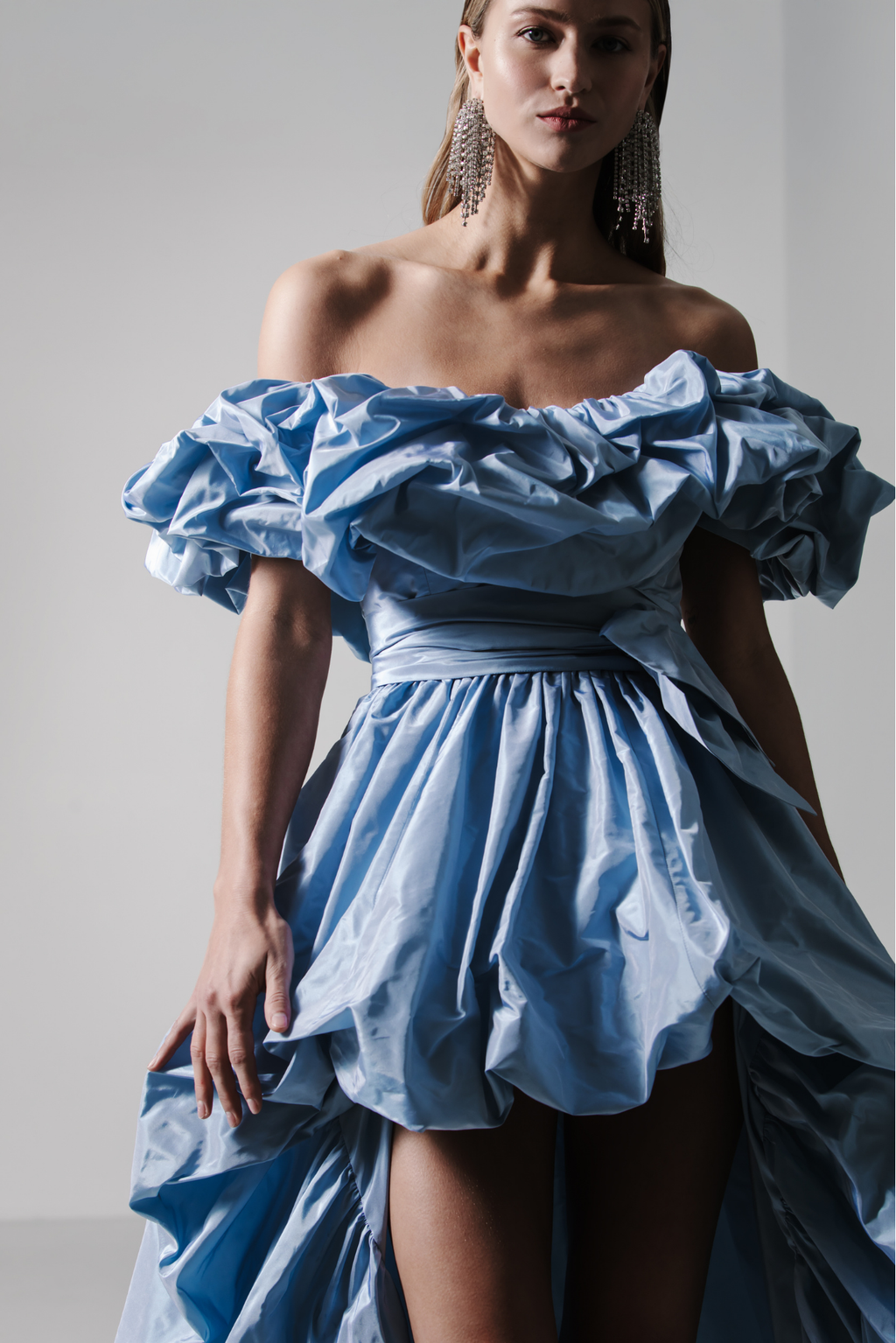 Gathered bodice off shoulder gown – HERTROVE