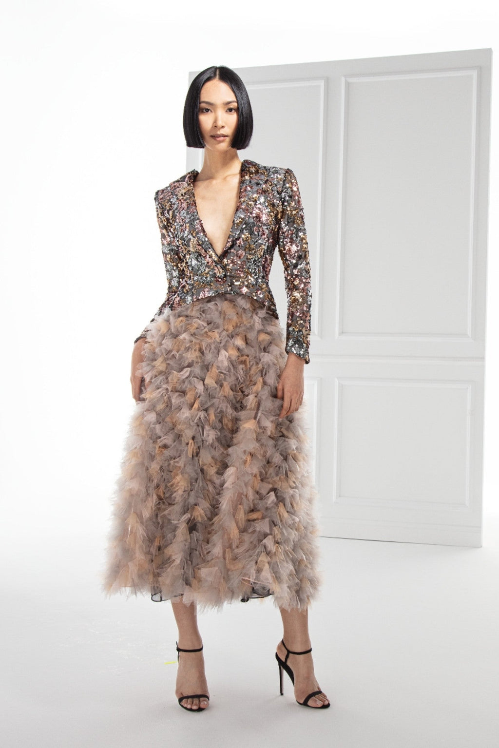 Hand-embroidered sequin jacket and voluminous petal skirt – HERTROVE