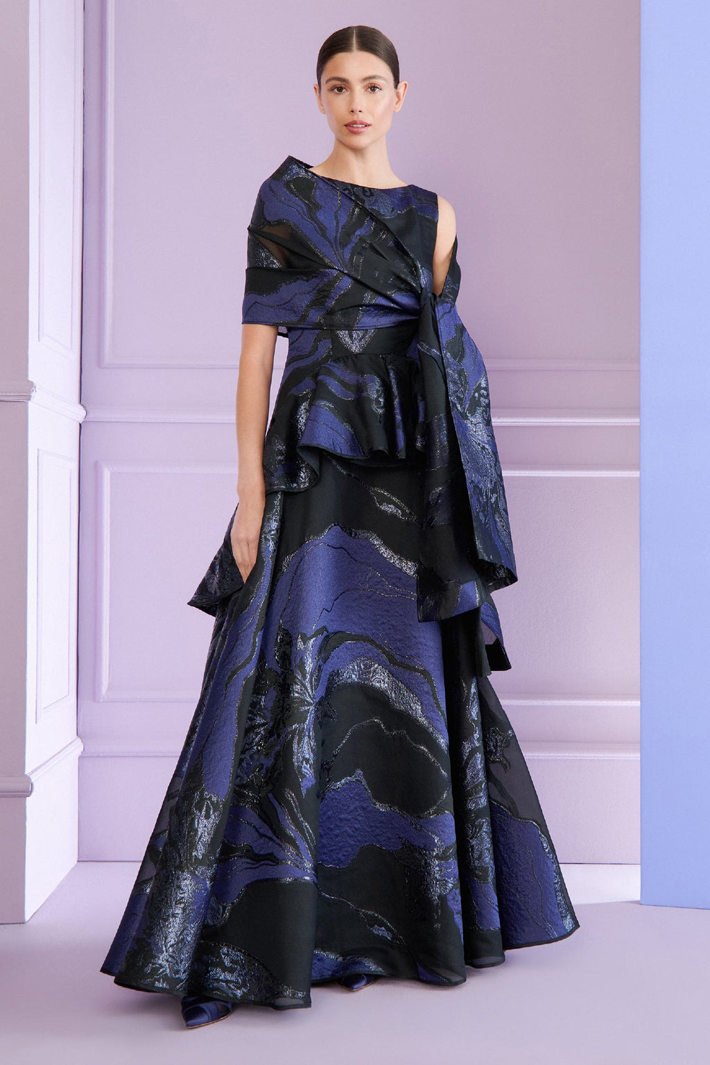 Evening gown with matching shimmering jacquard stole – HERTROVE