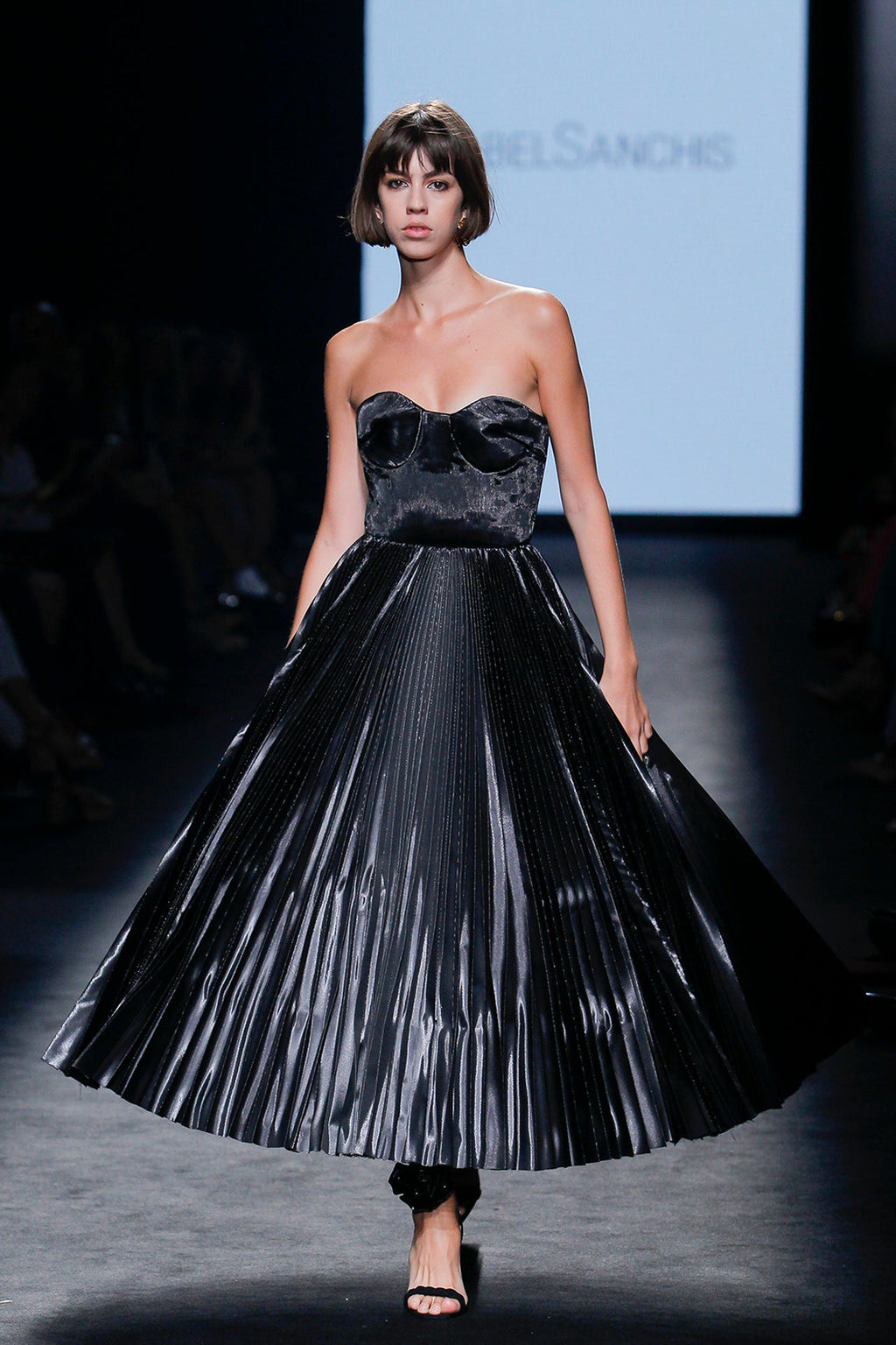 Heart shape neckline pleated gown – HERTROVE