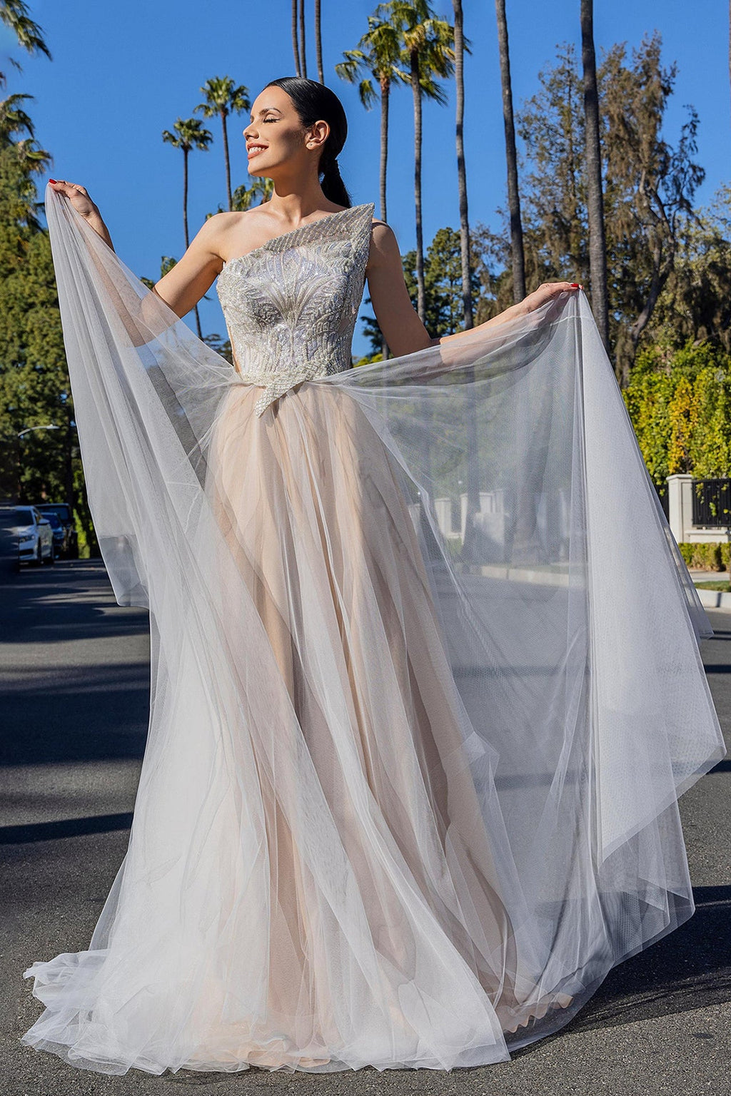 Embroidered bodice flowy gown – HERTROVE