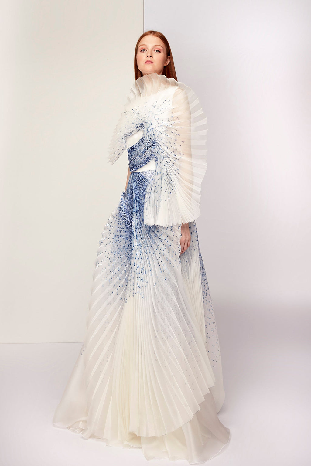 Sleeveless printed fabric pleated dress – HerTrove